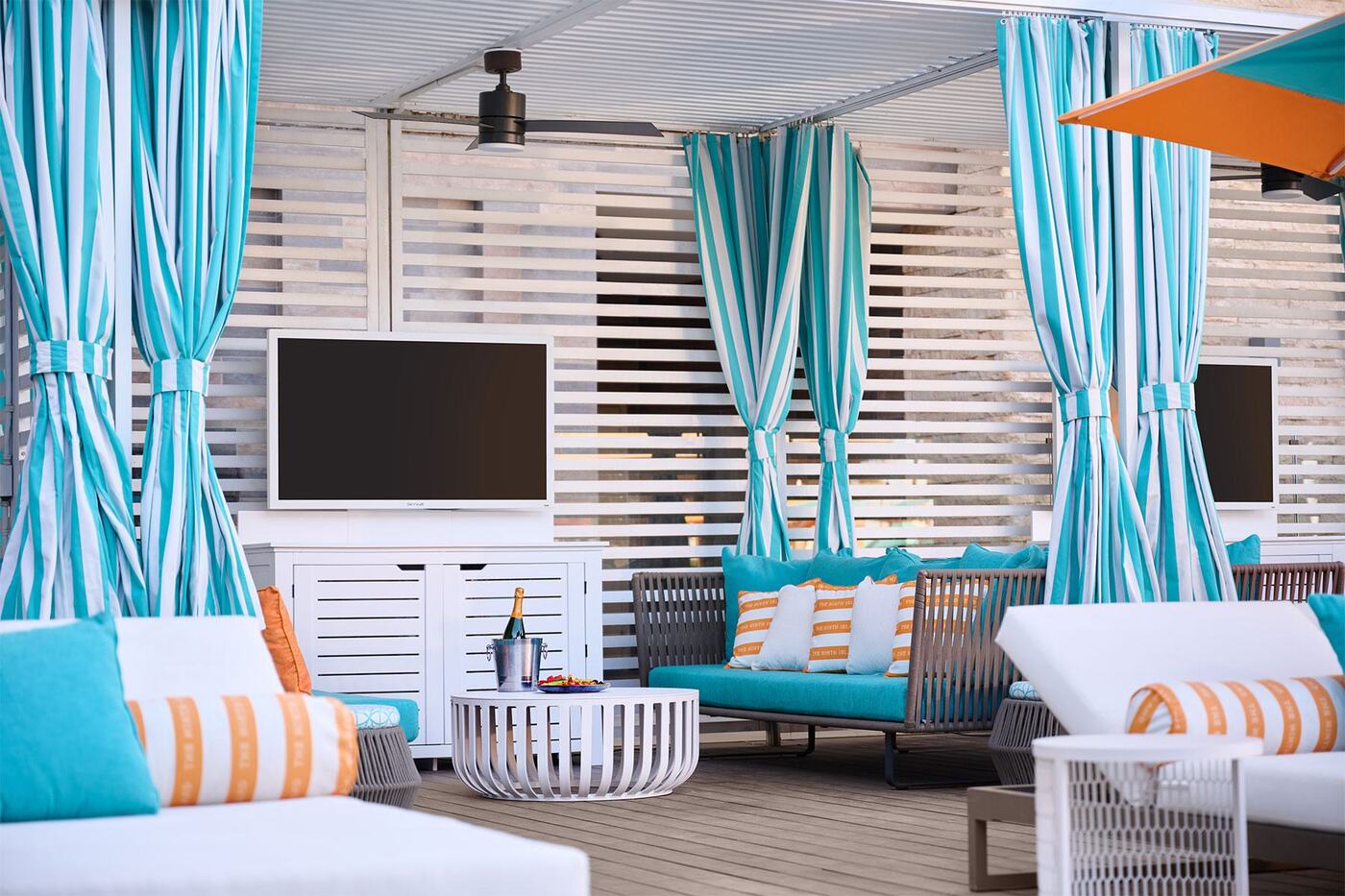 Pool Days Await at Paséa Hotel & Spa